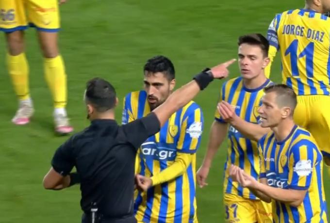 ΜΑΘΕΤΕ ΠΡΩΤΑ ΚΑΝΟΝΙΣΜΟΥΣ ΚΑΙ ΜΕΤΑ ΝΑ ..ΜΙΛΑΤΕ ΣΩΣΤΑ ΑΚΥΡΩΘΗΚΕ ΤΟ ΓΚΟΛ ...
