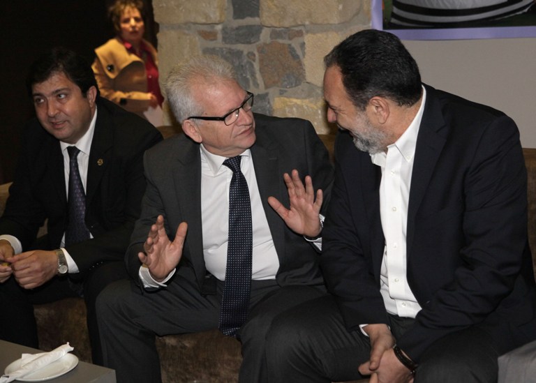 KAΠΟΙΟΙ ΑΠΟ ΤΟ ΧΩΡΟ ΜΠΟΡΕΙ ΝΑ ΠΑΝΗΓΥΡΙΖΟΥΝ ΓΙΑ ΤΟΝ ΕΞΩΣΤΡΑΚΙΣΜΟ ΤΟΥ ...