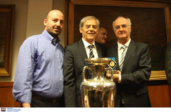 ΩΡΑΙΑ ΠΡΩΤΟΒΟΥΛΙΑ ΤΟΥ ΓΑΛΑΝΟΛΕΥΚΟΥ ΦΑΡΟΥ ΤΙΜΗΣΕ 10 ΠΑΛΗΟΥΣ ΔΙΕΘΝΕΙΣ .Ο ...