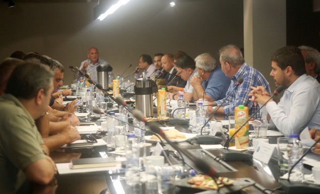 ΜΙΑ ..ΤΡΥΠΑ ΣΤΟ ΝΕΡΟ ΕΚΑΝΑΝ ΚΑΠΟΙΟΙ ΣΥΜΒΟΥΛΟΙ ΣΤΗΝ ΕΠΟ ΟΙ ΠΙΝΑΚΕΣ ΘΑ ...