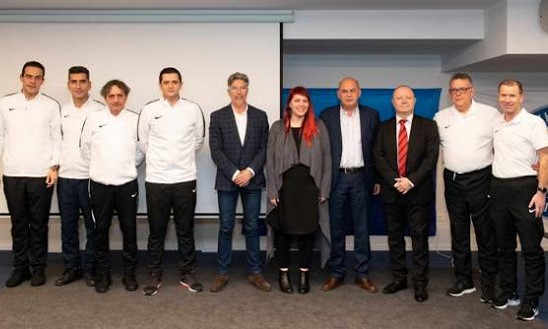 ΣΙΓΑ ΜΗΝ ΚΑΤΣΟΥΝ ΝΑ ..ΣΚΑΣΟΥΝ ΠΕΡΕΙΡΑ ΚΑΙ ΣΙΑ ΠΗΓΑΝ ΣΤΙΣ ΠΑΤΡΙΔΕΣ ΤΟΥΣ ...