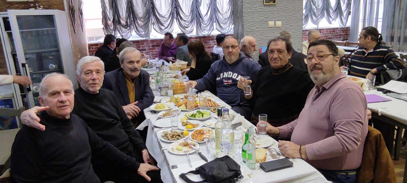ΗΤΑΝ ΠΡΑΓΜΑΤΙ ΕΝΑ ΔΕΙΠΝΟ ΦΟΡΤΩΜΕΝΟ ΜΕ ΧΙΛΙΑΔΕΣ ΑΝΑΜΝΗΣΕΙΣ ΜΕ ΤΡΕΙΣ ...