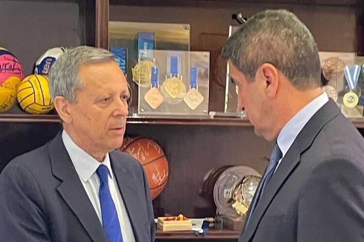 Ο ΑΥΓΕΝΑΚΗΣ ΔΕΝ ΚΑΤΑΛΑΒΑΙΝΕΙ ΟΤΙ ΤΟ ΚΕΦΑΛΑΙΟ ΔΙΑΙΤΗΣΙΑ ΔΕΝ ΜΠΟΡΕΙ ΝΑ ΤΟ ...