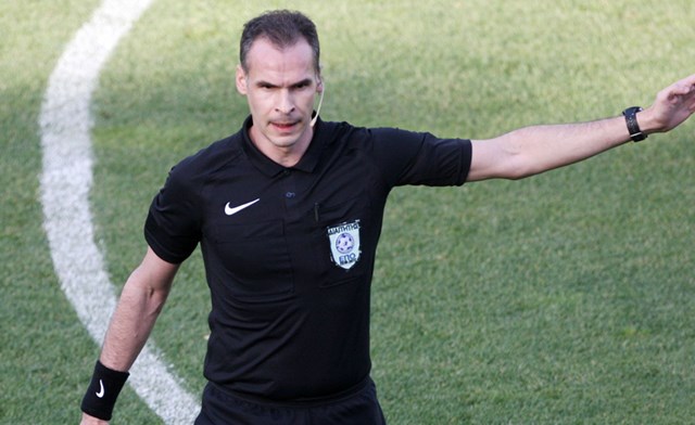 Ο ΤΖΗΛΟΣ ΔΕΝ ΤΑΞΙΔΕΨΕ ΜΕΣΑ ΣΤΑ ΧΙΟΝΙΑ ΓΙΑ ΝΑ ΔΕΙ ΤΟΝ ΠΡΟΕΔΡΟ ΤΗΣ ΕΠΟ Ε ...