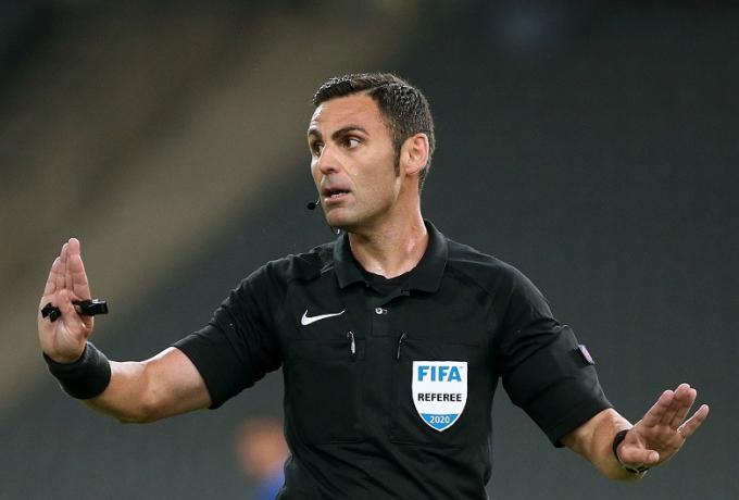 Ο ΚΟΜΙΝΗΣ ΑΝΤΙ ΝΑ ΚΡΕΜΑΣΕΙ ΤΗΝ ΣΦΥΡΙΚΤΡΑ ΤΟΥ ΚΑΙ ΝΑ ΠΑΕΙ ΓΙΑ ...